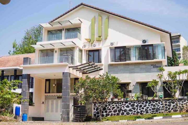 Villa Nirwana (7br) At Dago Pakar - Bandung