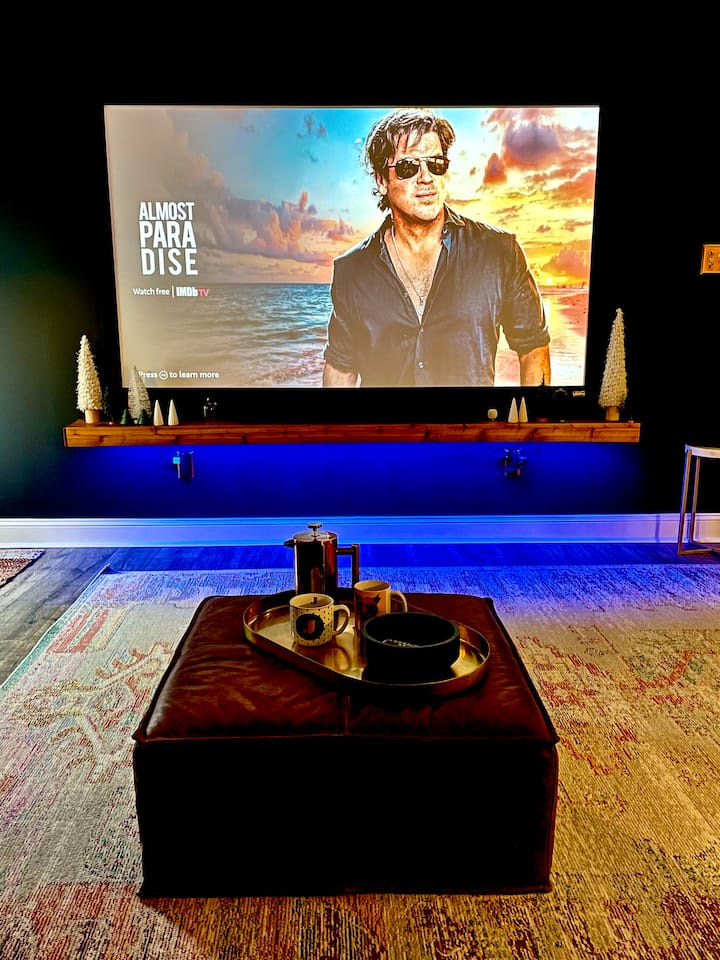 Luxe Cinema Master Suite + 3 King Beds + Extras - Virginia