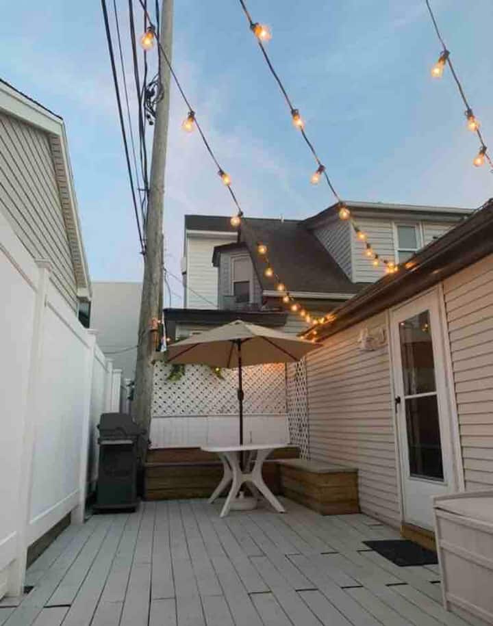 Cheerful 2 Bdrm, West End Home-steps To Beach! - Long Beach, NY