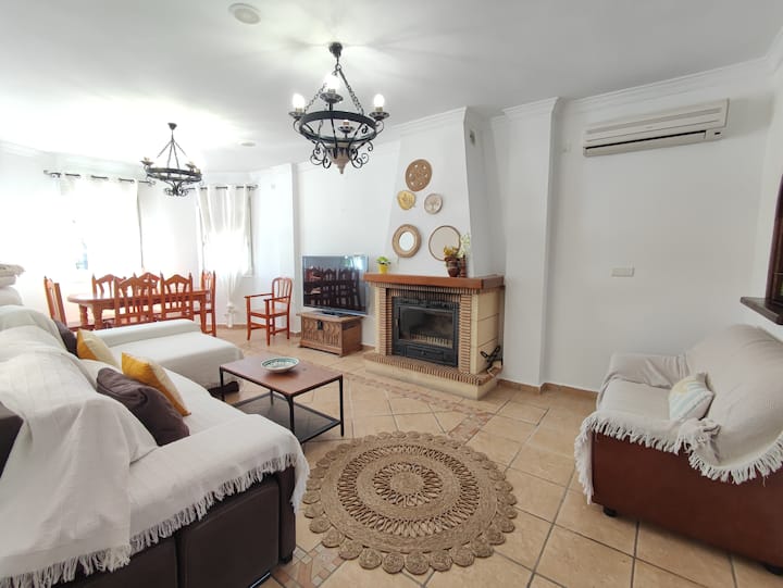 Gran Casa Rural Con Magnífico Jacuzzi Y Piscina - Canillas de Aceituno