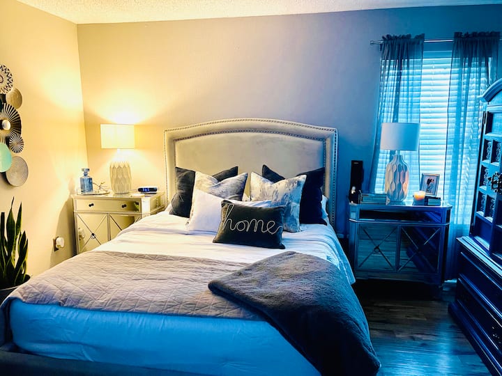 “Blue Haven” Master Suite W/private Spa Bath) - Mansfield, TX