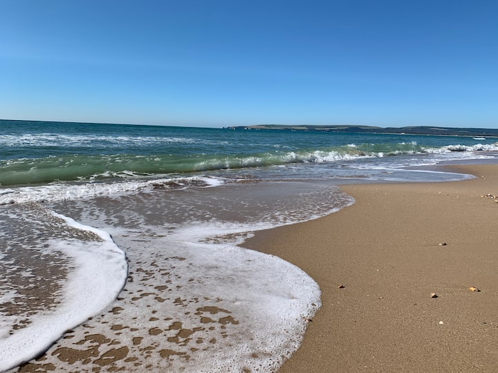 Coastal Retreat. - Sandbanks