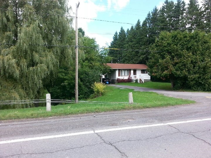 Private Pleasant Space. Your Home Away From Home! - Gatineau