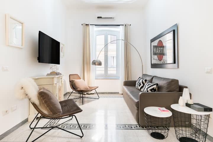 Sleep Like An Italian Poet In Charming, Eclectic Retreat -