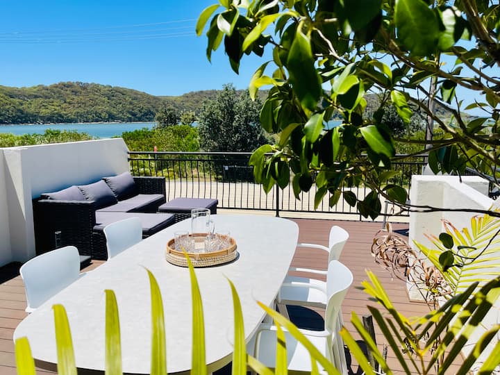 Idyllic Ocean Views Villa Retreat - Dangar Island