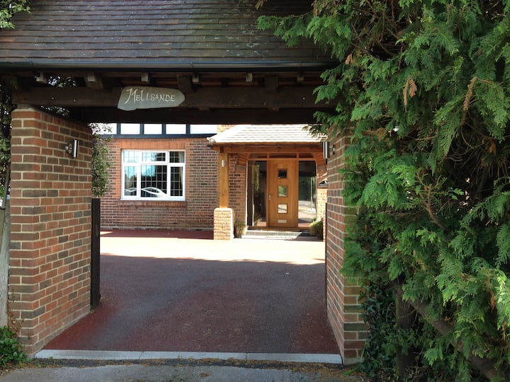 One Bedroom Apartment With Private Courtyard - Southampton, UK