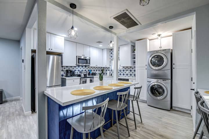 5 Min Phx Airport • Cozy Home + Outdoor Fun - Phoenix, AZ