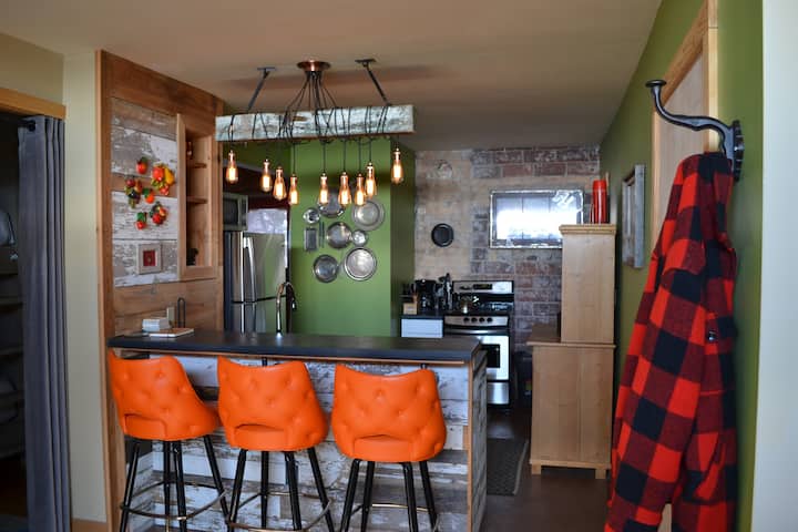 The Storefront - Winter Promo 25% Off 3 Nights+ - Grand Marais, MN