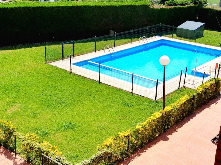 Bonito Bajo Con Terraza Y Jardín - Escalante