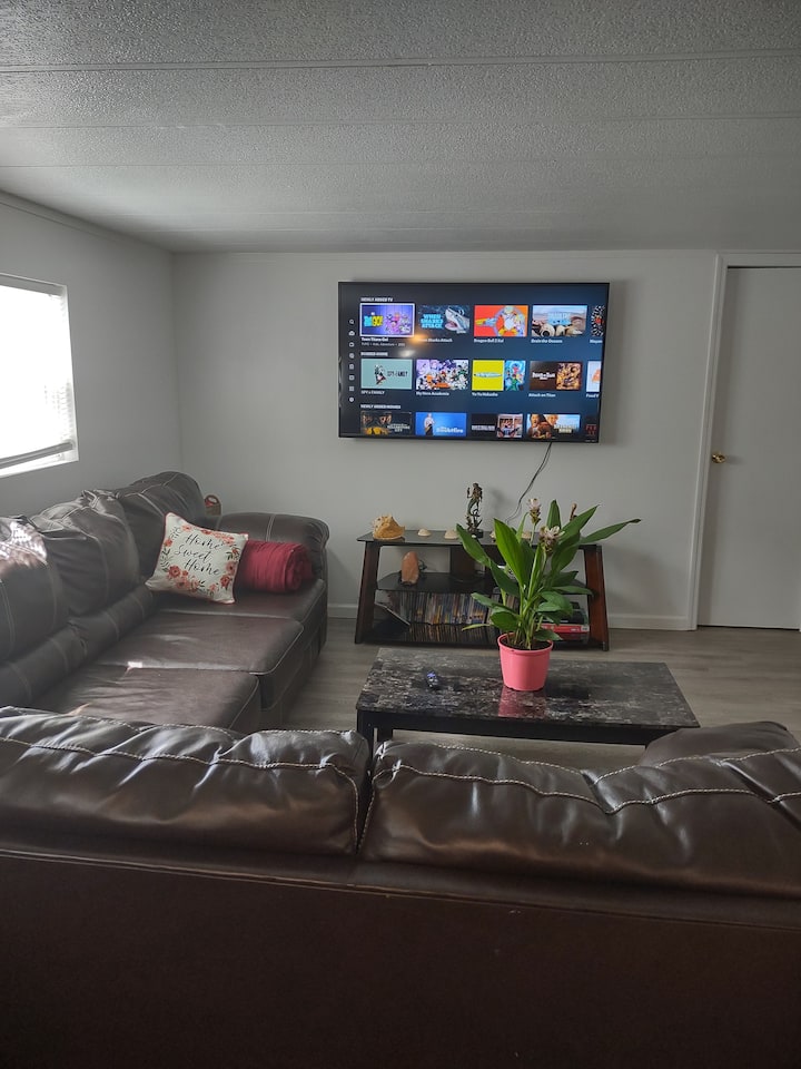 Wholesome 2 Bed Home Within 15 Minutes Of The A1a. - Ormond Beach, FL