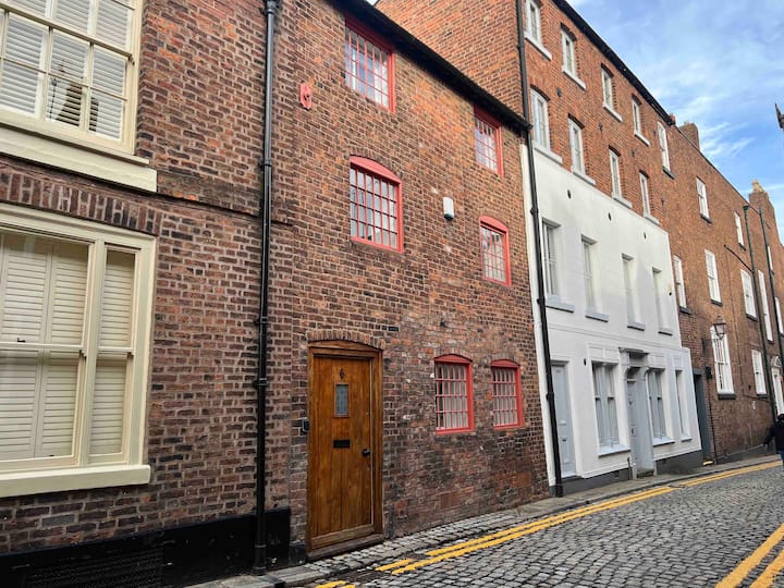 Chester City Centre G2 Listed Warehouse + Parking - Cheshire