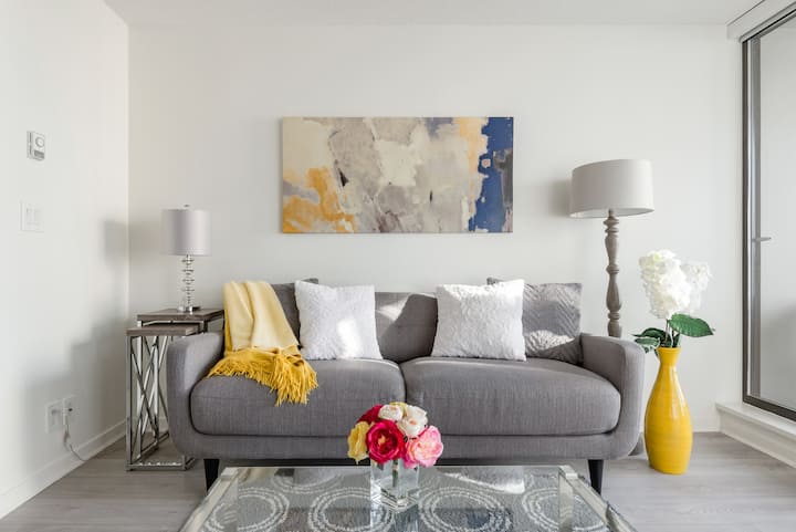 E1 - Chic Downtown Condo Near Robson Street - Vancouver