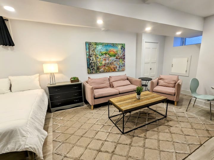 Modern Stylish Wychwood Suite - Toronto