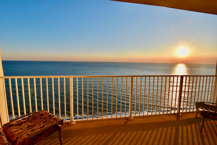 Amazing Sunset Oceanfront Condo - Panama City Beach, FL