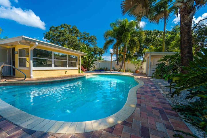 11 Palms. Cozy 3 Bedroom Home With Heated Pool - Madeira Beach, FL