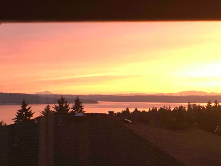 Spacious House W/hot Tub And Gorgeous View. - タコマ, WA