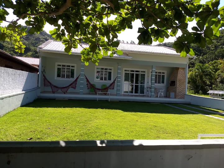 Casa Completa Com Gramado Na Praia De Palmas - Governador Celso Ramos