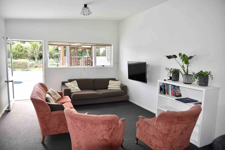 The Boardroom Chalet - Gisborne