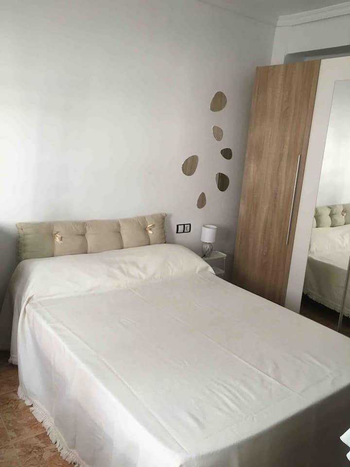 Confort,3 Personas, Aire Acondicionado, Tv, Wifi - Valencia