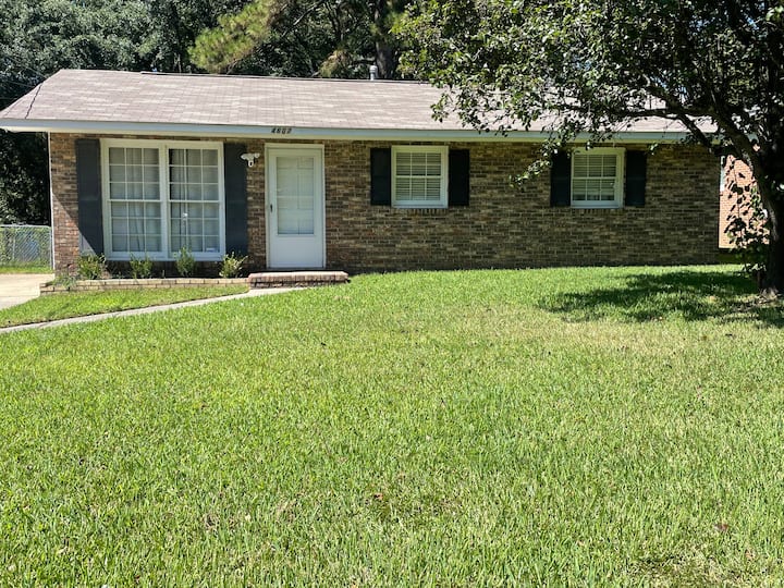 Cozy, And Quaint Ranch Style. - Columbus, GA