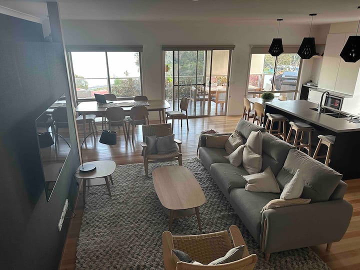 Top Lake Merimbula - Five Bedroom House With Pool - Merimbula
