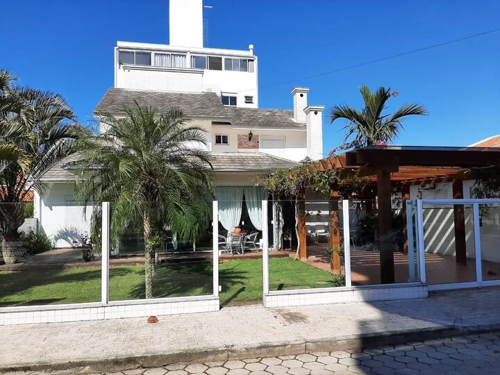 Casa Ampla E Moderna - Governador Celso Ramos