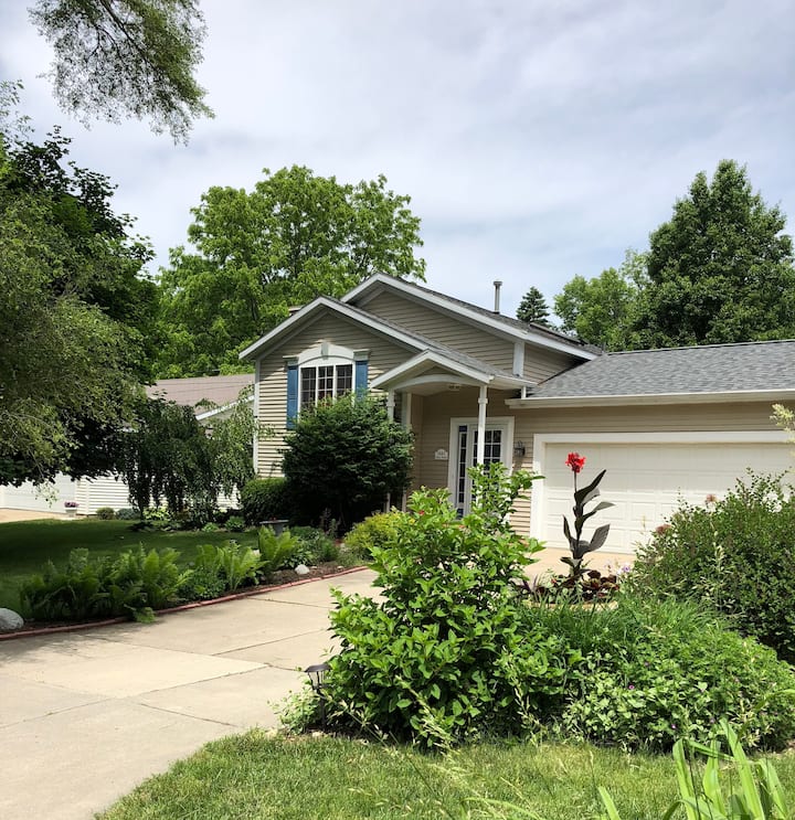 Cozy West Side 2 Room Apartment Close To Downtown - Grand Rapids, MI