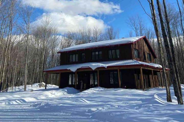 Spacious Cottage For Hikers & Skiers Of All Ages - Sutton
