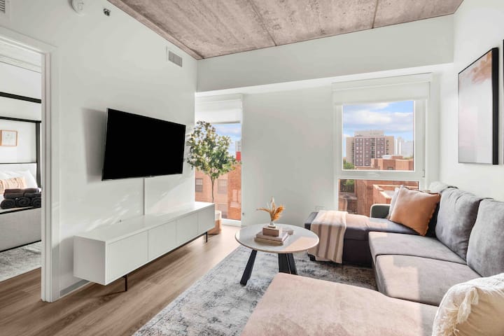 Breathtaking & Chic Oasis Loc In Desirable Old Twn - Chicago, IL