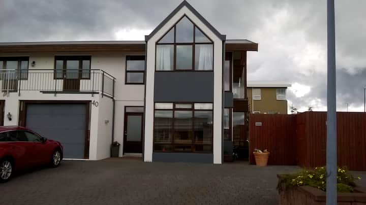 House With 5 Rooms, Veiw And Garden - Reykjavík