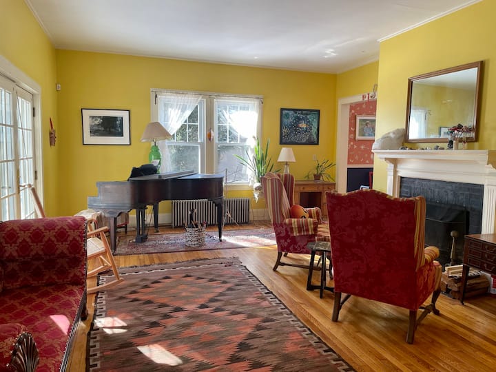 Quiet Spacious Victorian House In The Berkshires - Pontoosuc Lake, MA