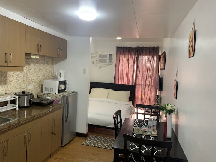 Comfy Unit Near Alabang & Atc With Wifi & Netflix - Las Piñas