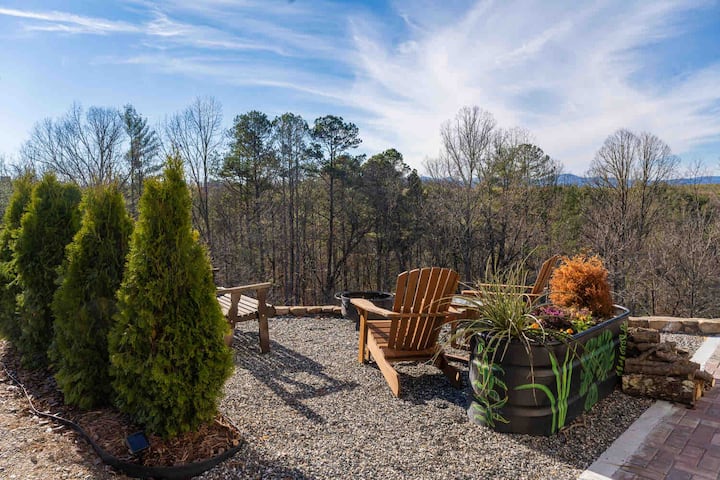 Meadow Views Cozy Suite - Weaverville, NC