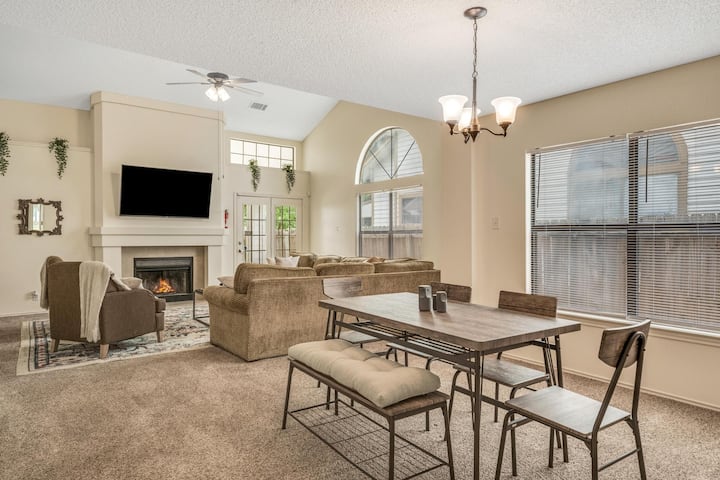 Seaworld/la Cantera/six Flags/w Game Room - San Antonio