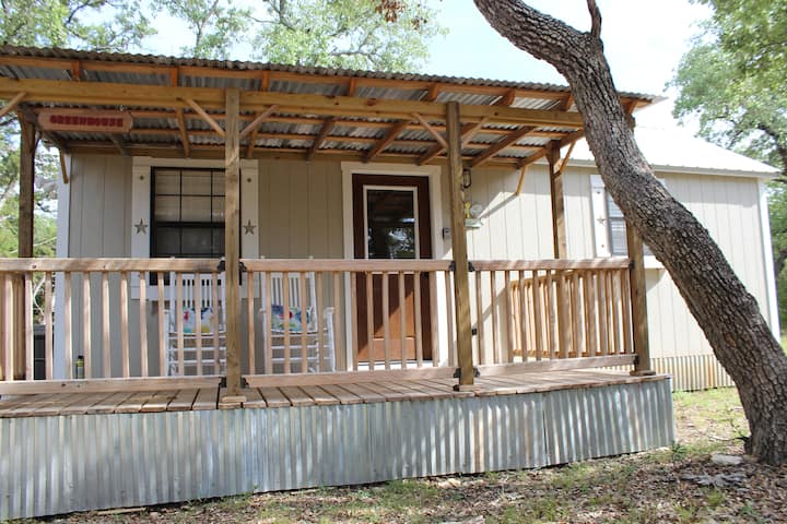 A Country Place - "The Greenhouse" - Wimberley, TX