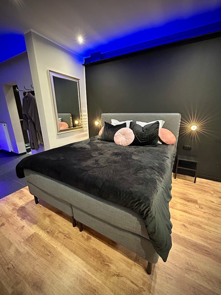 Petite Maison Privée Avec Jacuzzi - Charleroi