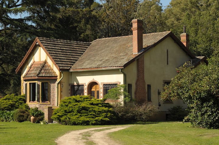 Casa Tudor En Una Estancia úNica En Chascomús - Chascomús