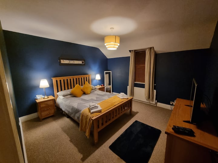 3 Bed Entire Home With Large Garden & Decking Area - Helen's Bay