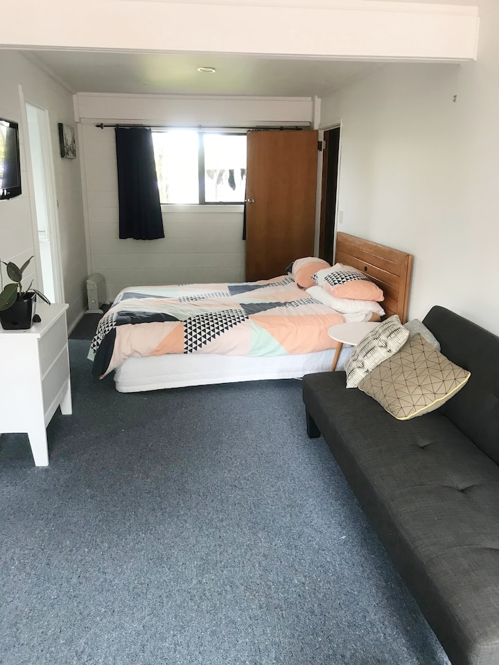 Self Contained Unit - New Plymouth