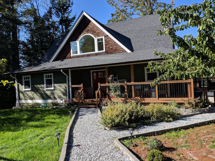Bright And Well Equipped Suite Ev Charger And More - Cowichan Bay