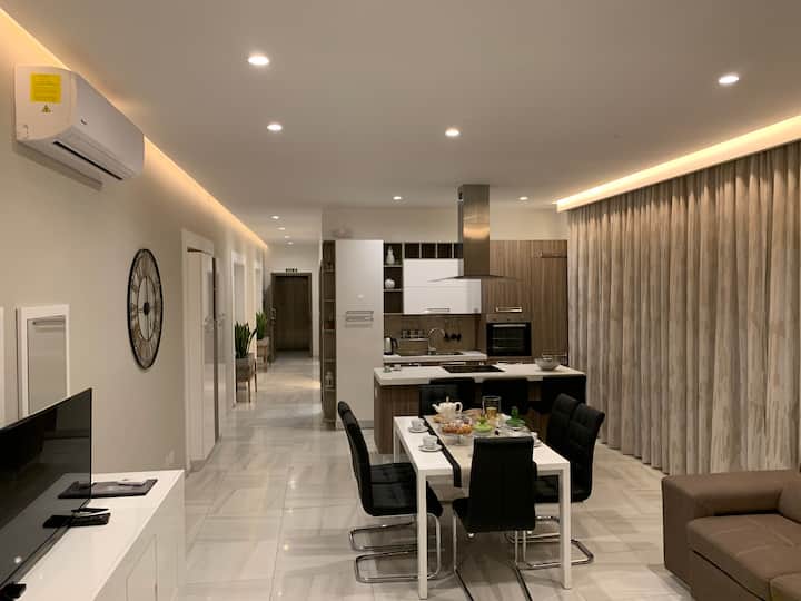 Artist Terrace Luxury Apartment - Malte