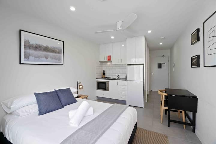 Modern King Street Studio Apartment - 