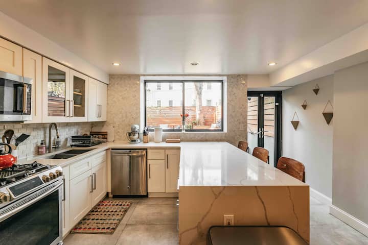 Fam-friendly Duplex W Parking ~ Steps To Train! - Brooklyn, NY