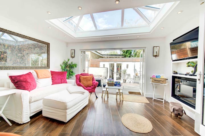 Beautiful Dovehouse | Wanstead-hottub & Home Gym - Ilford