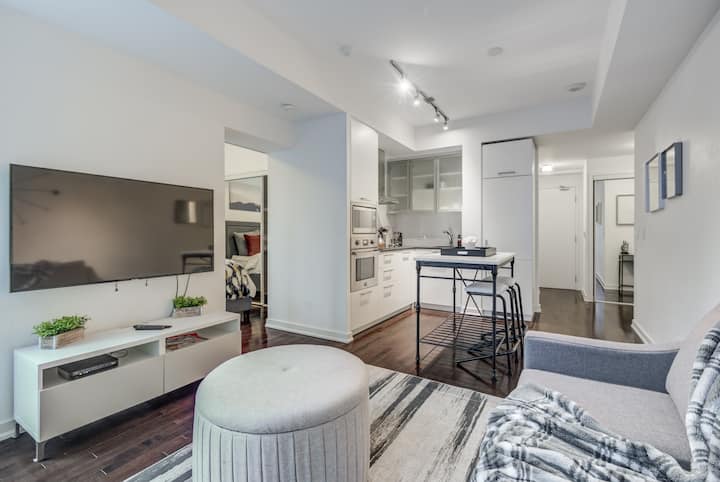 Stylish 1bed Den Unit In The Heart Of Dt - Toronto