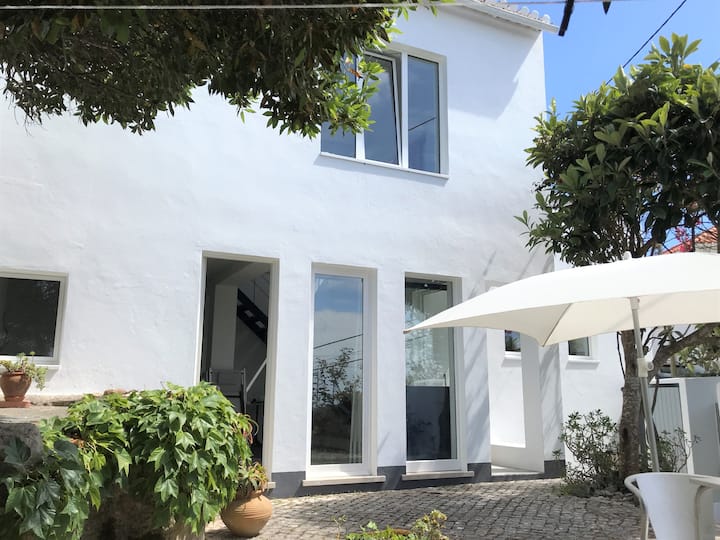 Architect House In Almoçageme/colares - Colares
