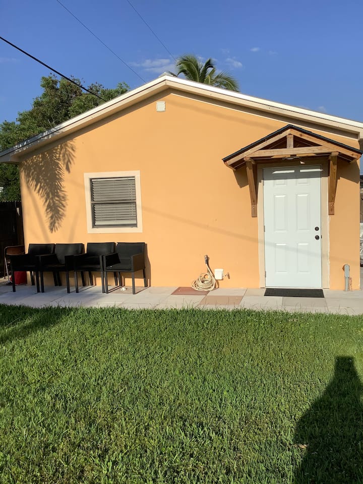 Private Guest House Coconut Point - Estero, FL