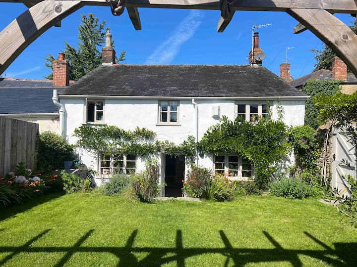 Granary Gate Cottage - Bridport