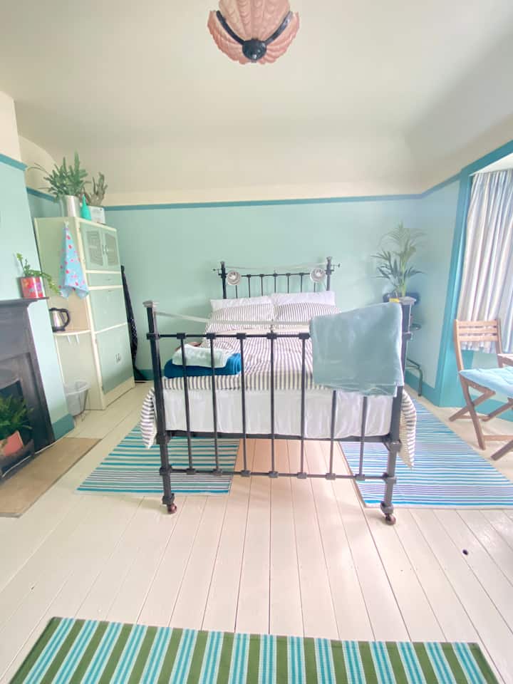 Vintage Inspired Botanical Bolt Hole By The Sea. - Whitstable