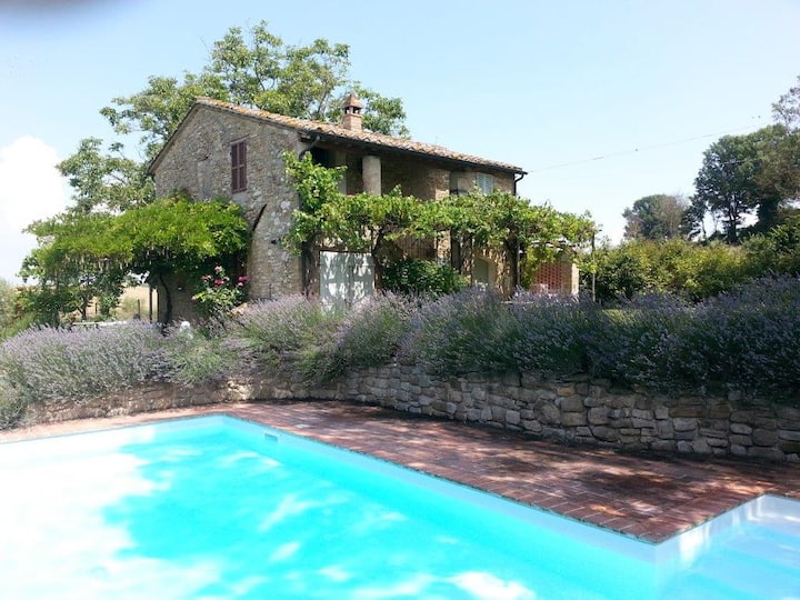 Idyllic Italian Villa With Private Pool & Garden - Umbria